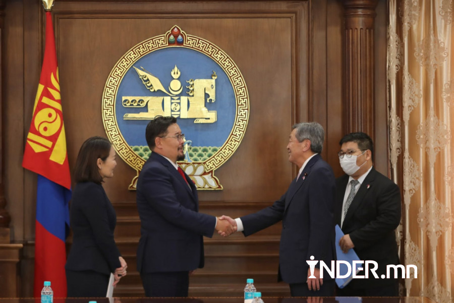 Япон улсын Парламентын Төлөөлөгчдийн танхимын гишүүд хүрэлцэн ирлээ