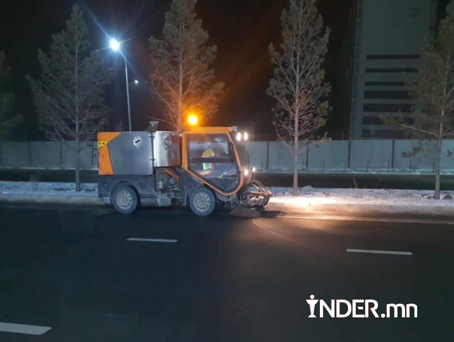 Авто замын нуух явган хүний зам талбайн цэвэрлэгээг тогтмол хийж байна